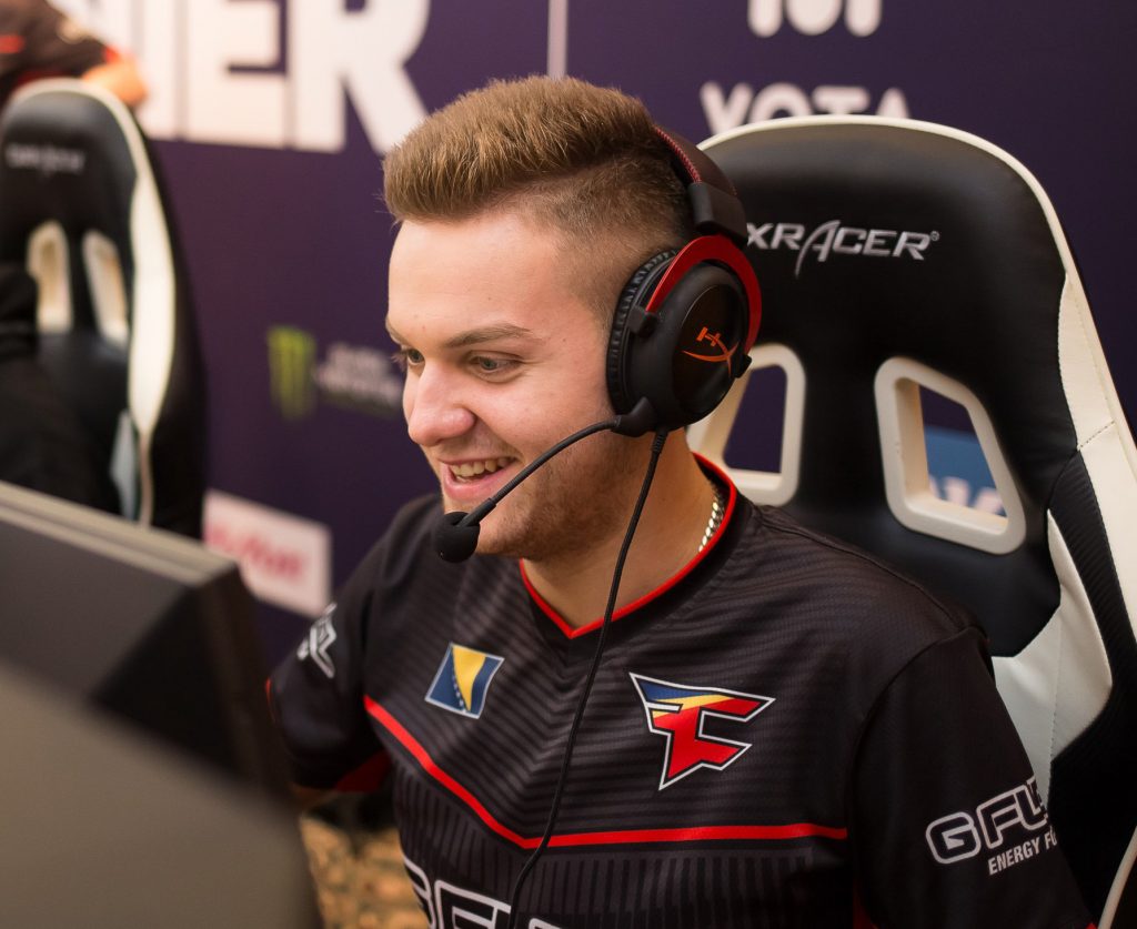 Niko鼠标键盘外设、视频设置、准心CFG参数-CSGO RushB中文网